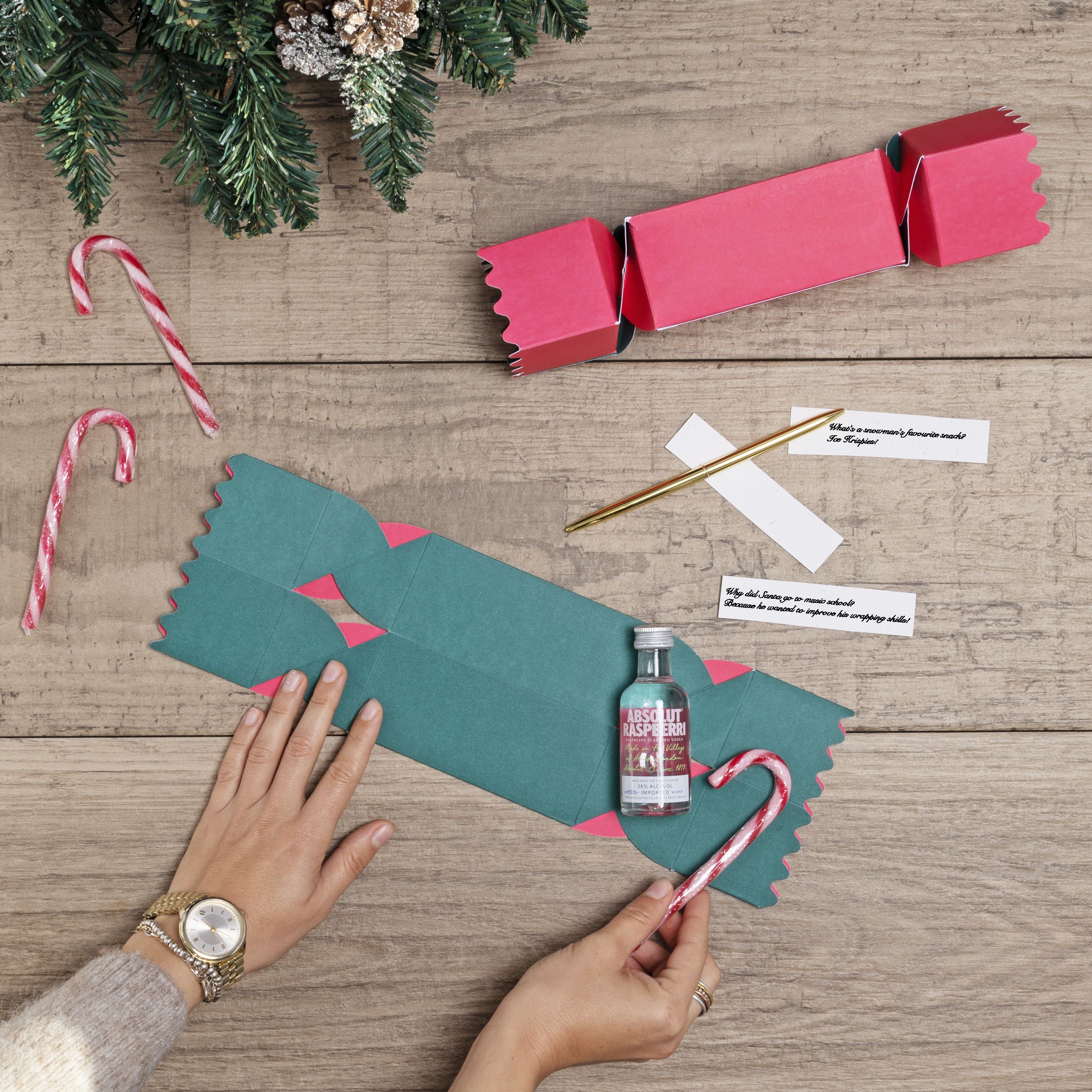 Christmas DIY: How to craft your own Christmas crackers | Tiny Box Company